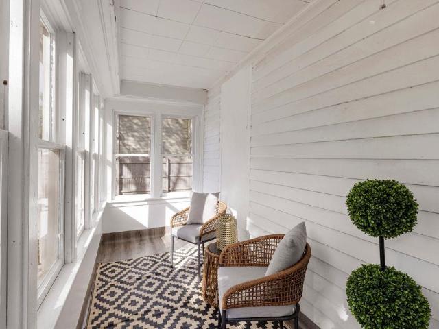 1119 DEWEY Avenue