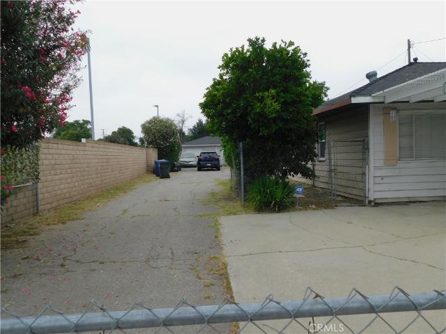 1119 E 4th Street