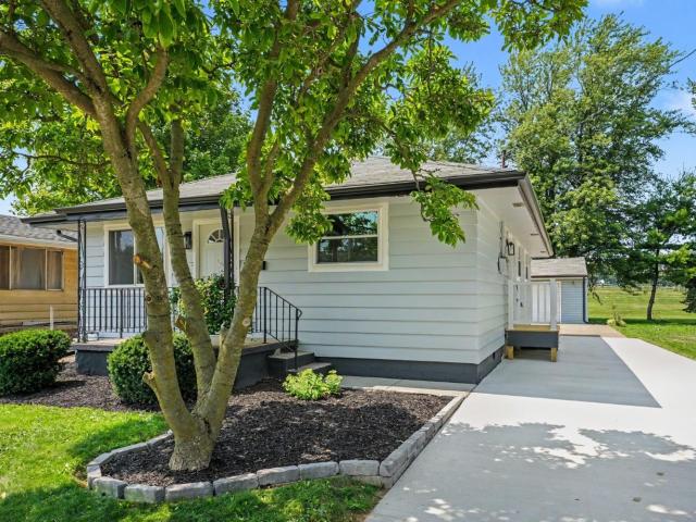 1119 E Parish