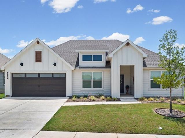 1119 Keystone Dr, Granbury, TX 76048