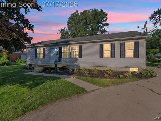 1119 Lathers St, Garden City, MI 48135
