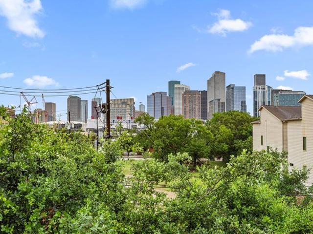 1119 Saint Charles St, Houston, TX 77003