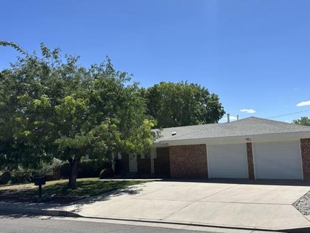 1119 Upland Dr NE, Albuquerque, NM 87112