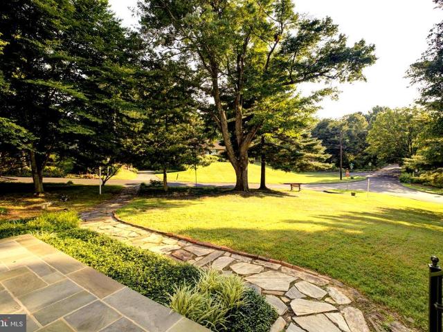 1119 Woodside Parkway