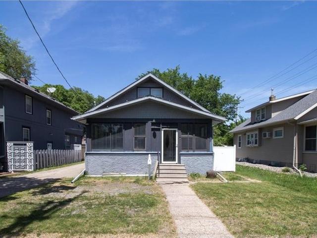 1119 11th Ave N, Fargo, ND 58102
