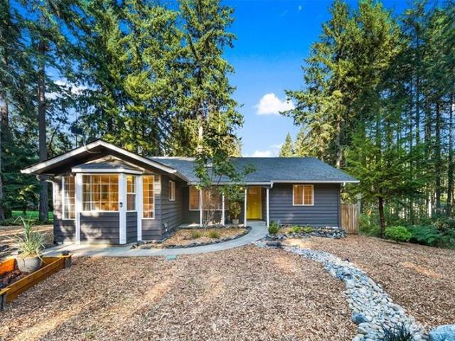 11107 Tahoma Dr, Anderson Island, WA 98303