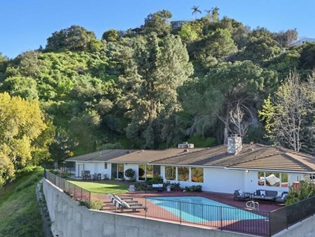 11107 Mountcastle Dr, Studio City, CA 91604