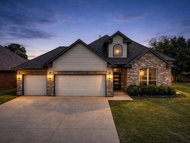 11104 Fairways Ave, Yukon, OK 73099