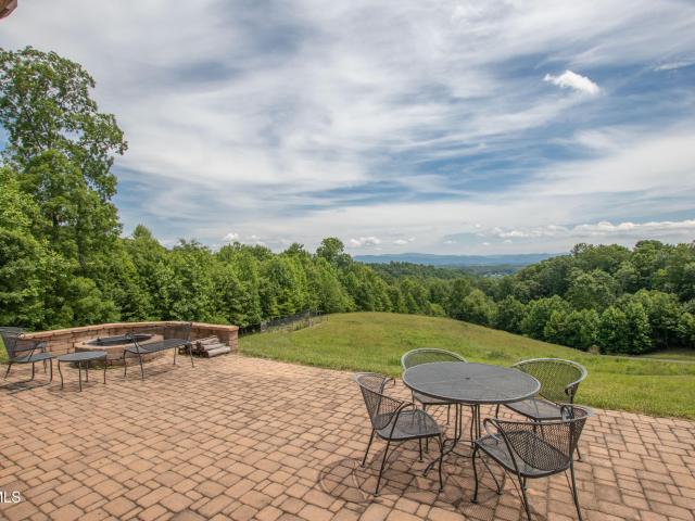 11106 Tree Top Drive