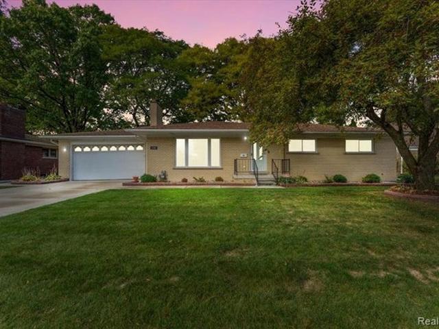 11106 Oaklawn St, Southgate, MI 48195