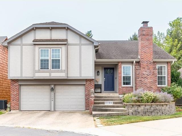 11108 Delmar Ct, Leawood, KS 66211