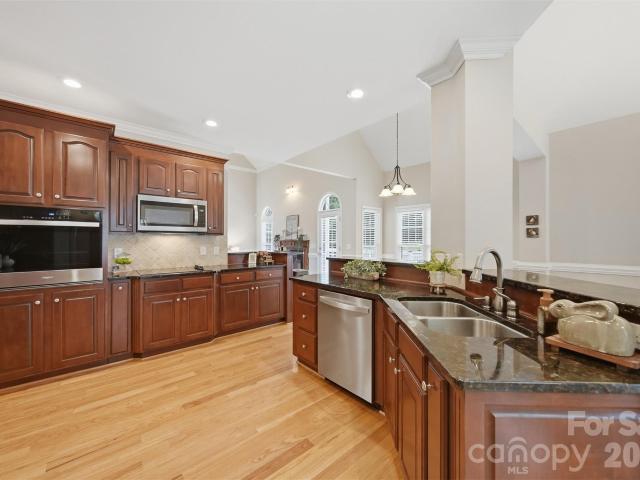 1110 Mayfield Circle NW