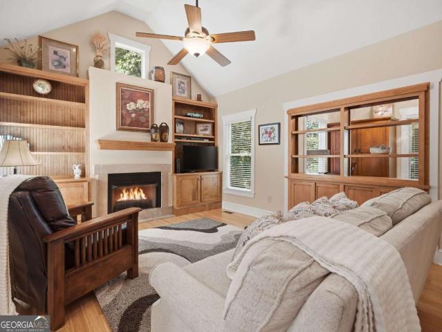 1110 Chatsworth Highway