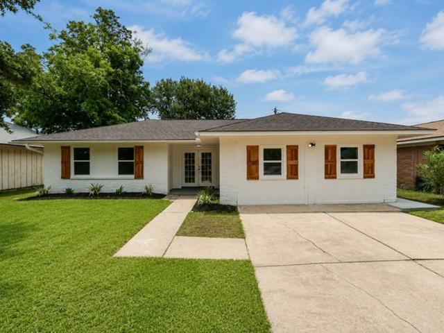 1110 Dunstan Rd, Pasadena, TX 77502