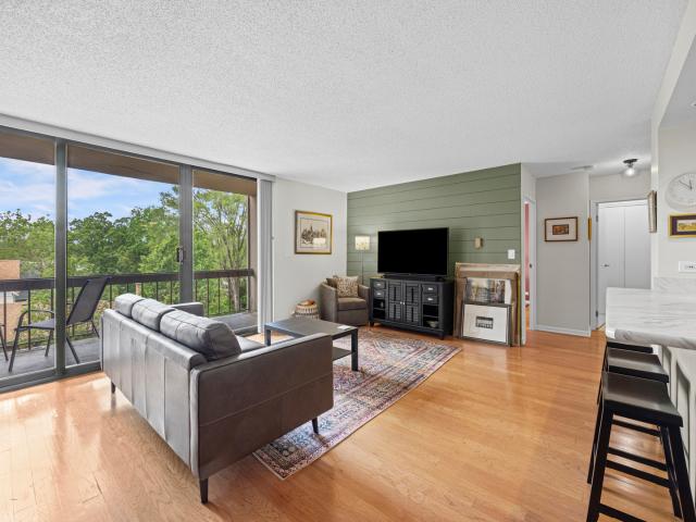 1110 Grove Street # 4j