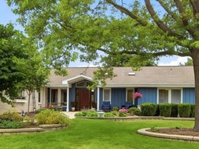 1110 Lake Shore Dr N, Barrington, IL 60010