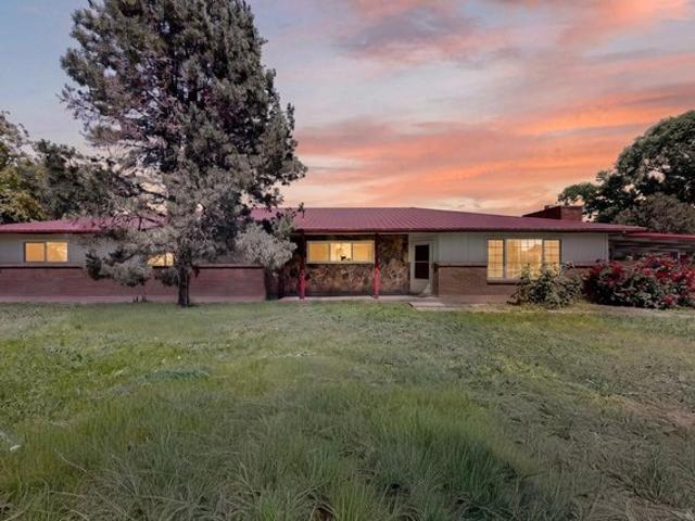 1110 Ranchero Rd, Bosque Farms, NM 87068