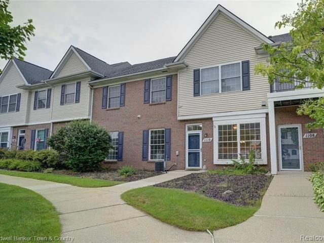 1110 Rial Lake Dr, Howell, MI 48843