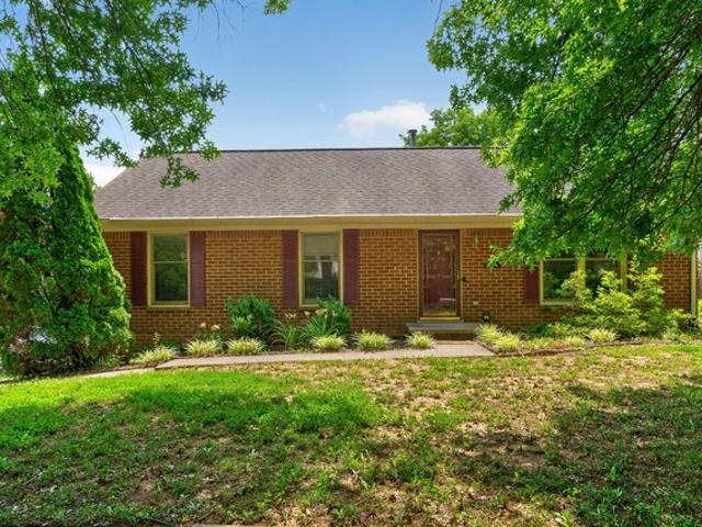1110 Rockbridge Rd, Lexington, KY 40515