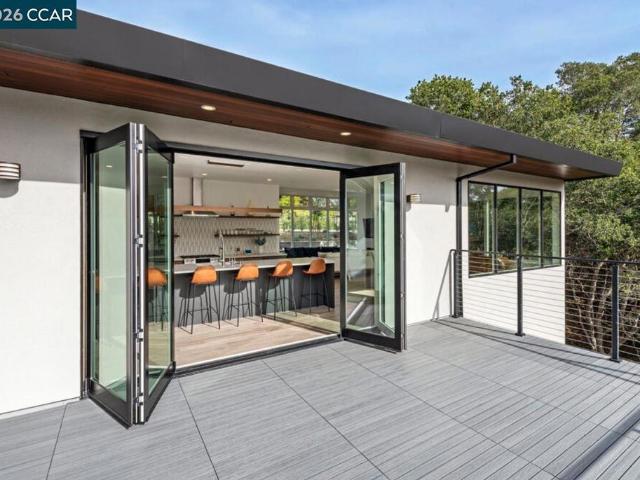 1110 Sterling Av