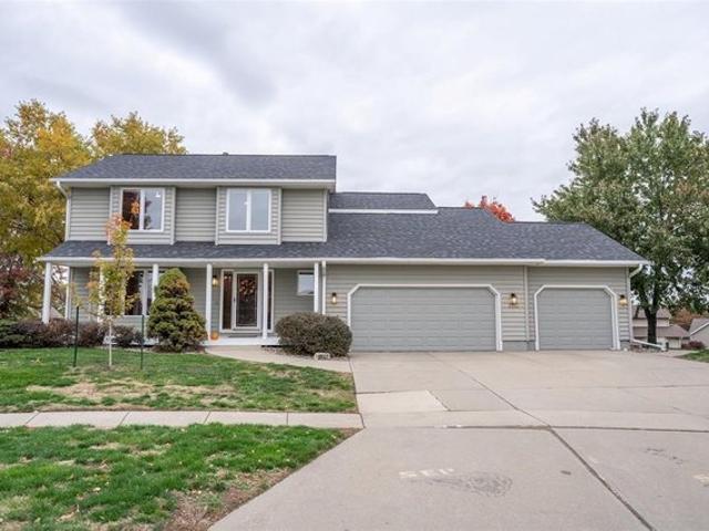 1110 Sandalwood Ct SW, Altoona, IA 50009