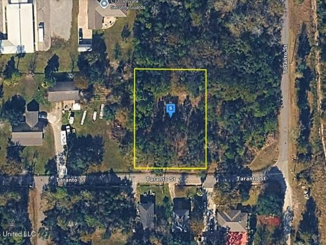 1110 Taranto St, Waveland, MS 39576