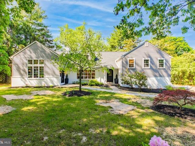 1110 W Valley Rd, Wayne, PA 19087