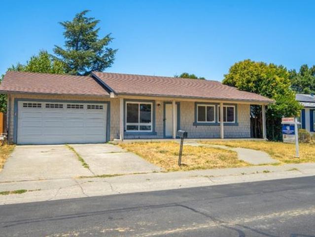 1110 Waxwing Dr, Suisun City, CA 94585