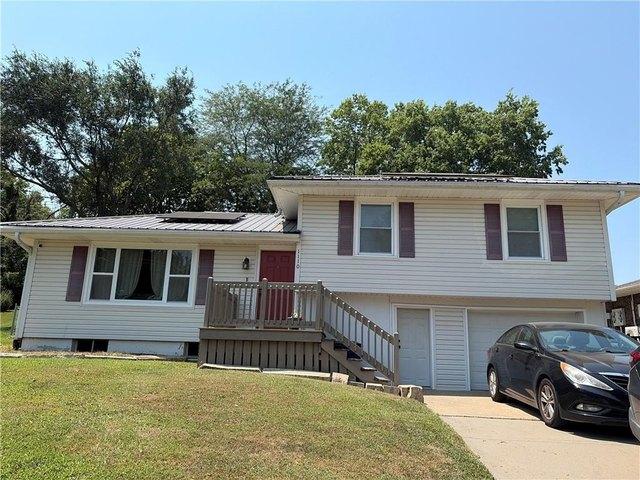 1110 1st St, Platte City, MO 64079
