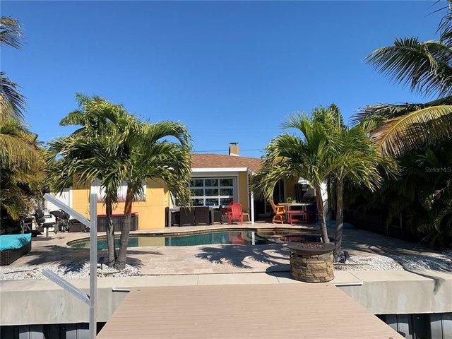11110 1st St E, Treasure Island, FL 33706