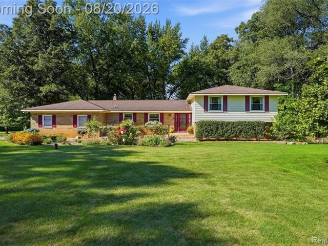 11111 Shadywood Dr, Brighton Township, MI 48114