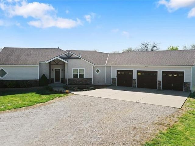11112 E 227th St, Peculiar, MO 64078