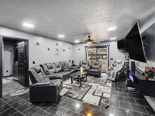 11115 E Valley