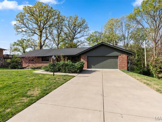 11116 Pam Ln, St. Louis, MO 63146 | MLS #26022 | Compass
