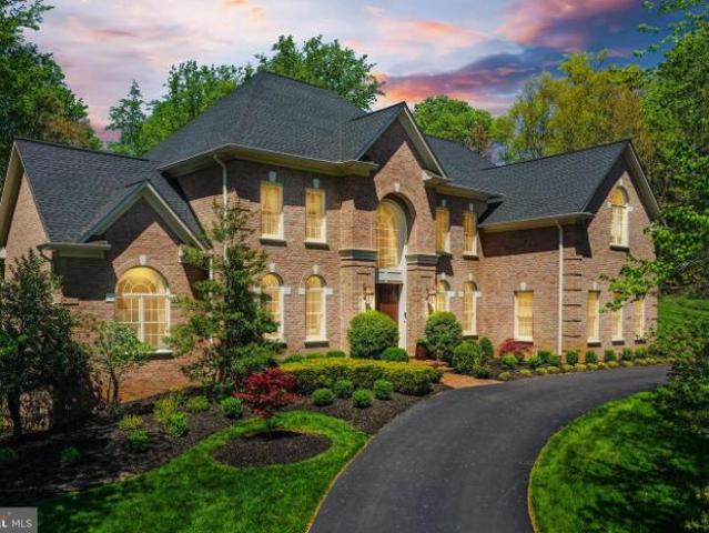 11116 Stuart Mill Rd, Oakton, VA 22124