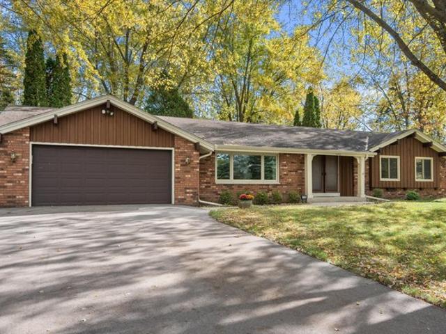 11118 N Pebble Ln, Mequon, WI 53092