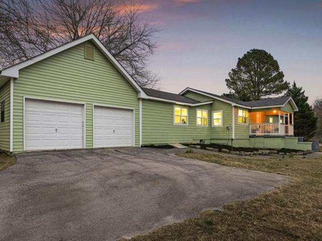 11119 London Ln, Apison, TN 37302