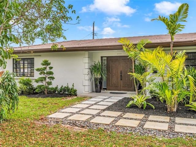 1111 NW 70th Ter, Plantation, FL 33313