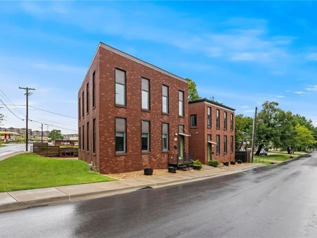 1111 N Oakland Ave, Fayetteville, AR 72703