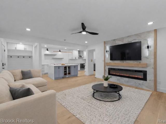 1111 N Old Woodward Avenue # 23
