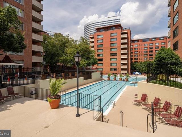 1111 Arlington Blvd Apt 317, Arlington, VA 22209