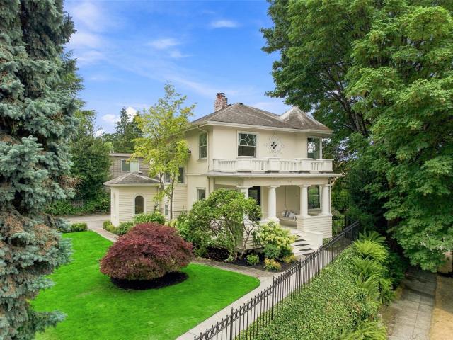 1111 Bellevue Place E