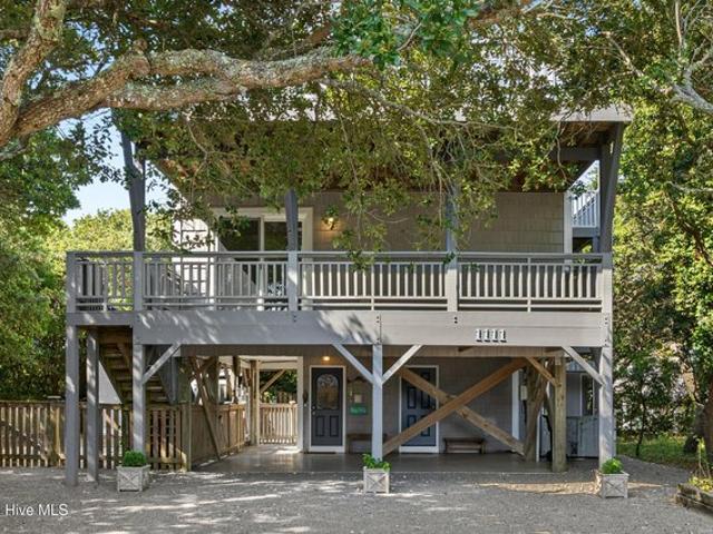 1111 Canady Ave, Topsail Beach, NC 28445