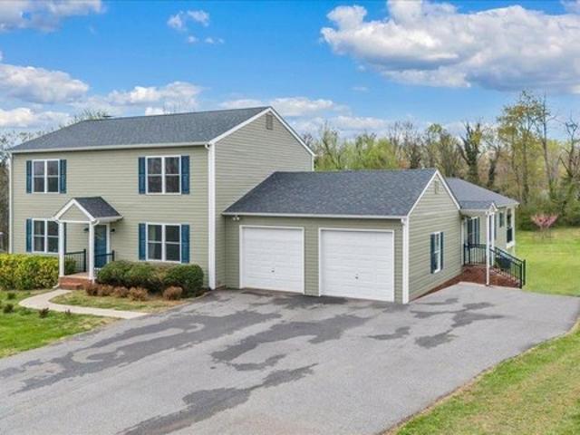 1111 Charmin Dr, Forest, VA 24551