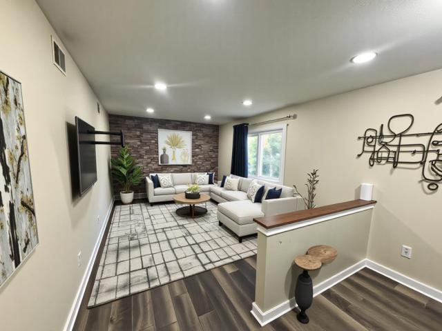 1111 Country Drive