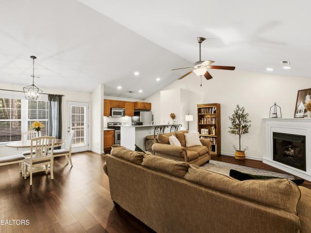 1111 Crested Springs Way