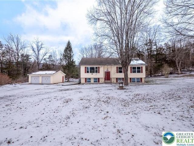 1111 Delabole Junction Rd, Pen Argyl, PA 18072