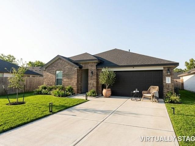 1111 Desert Willow Dr, Rosharon, TX 77583
