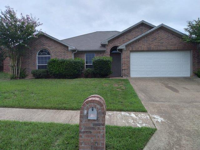 1111 E Park Dr, Lindale, TX 75771