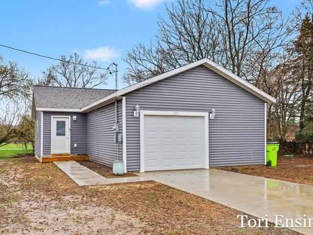 1111 E Pearl St, Greenville, MI 48838